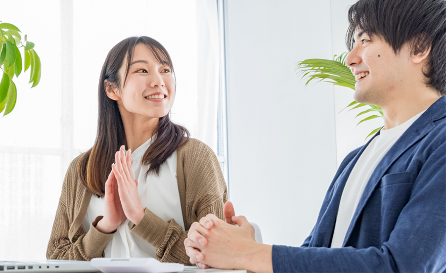 【保存版】1on1ミーティングとは？目的や効果、進め方・話すことをわかりやすく解説 | AJS ソリューション・サービスサイト Solution Navigator