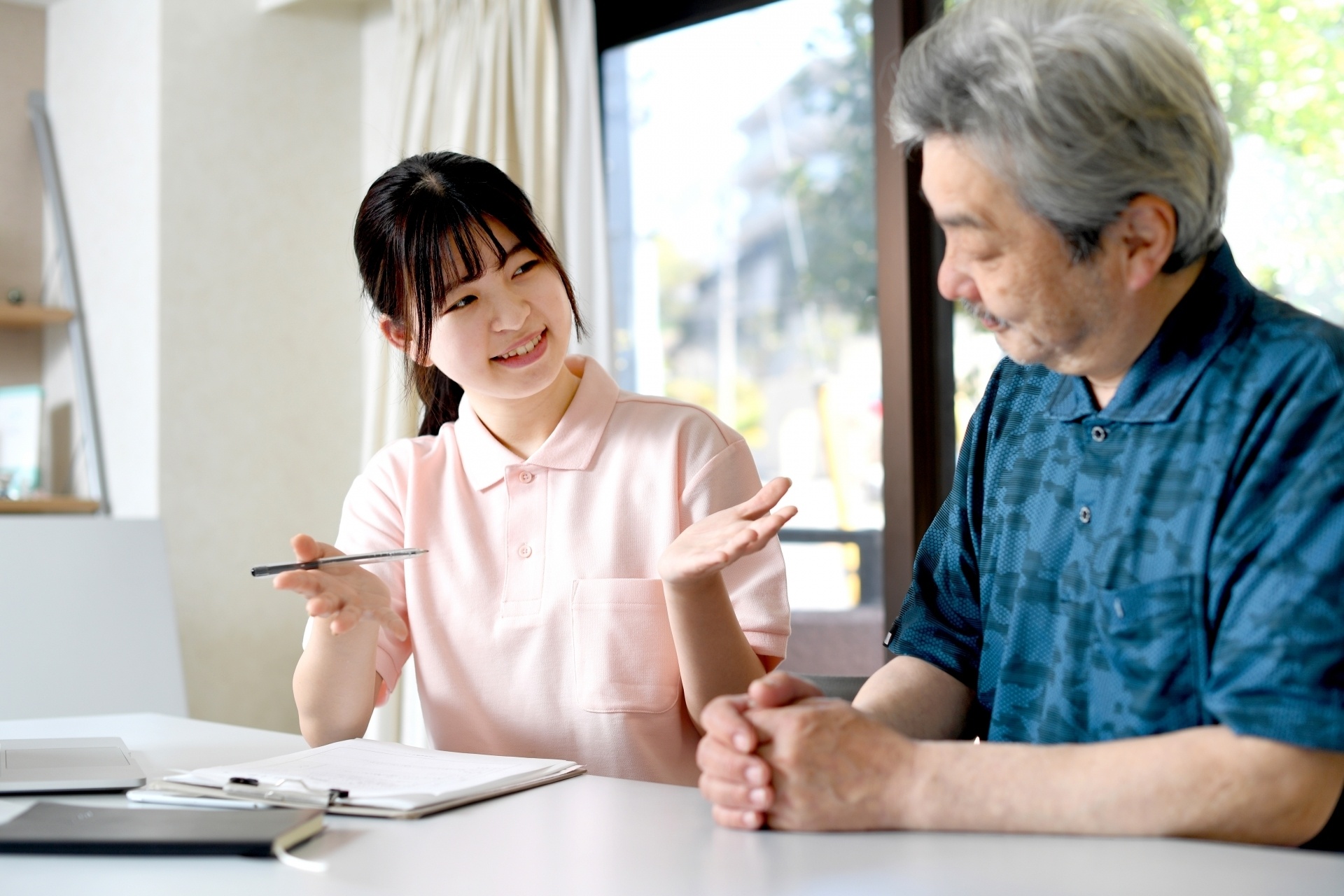 人々の日常生活をサポートする新技術 アンビエント・インテリジェンスとは？ | AJS ソリューション・サービスサイト Solution Navigator